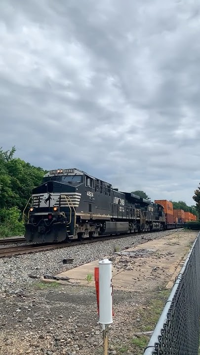 NS 4824 & NS 7610 Lead 243 by Spartanburg, SC. #shorts #trains #railfan #trainspotting #railway ...