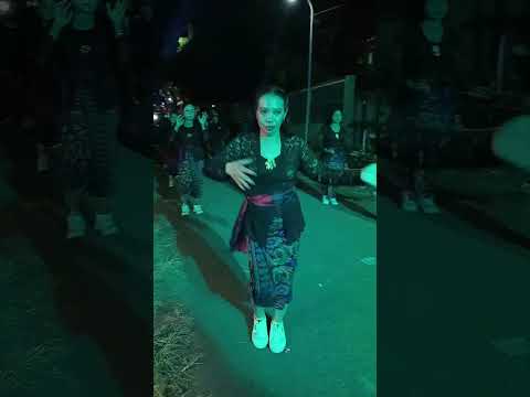 goyang asik tante kebaya hitam #fyp #dj #jogetkarnaval