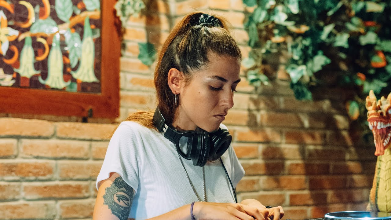 Brenda Blasi - Recorded Live @The Cave, Lost Beach Club [MONTAÑITA, ECU ...