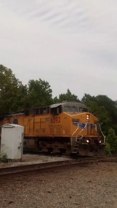 Local!!! UP #6592 leads a happy SB UP LLJ61-11 out of Kinder Train yard in Kinder, Louisiana ...