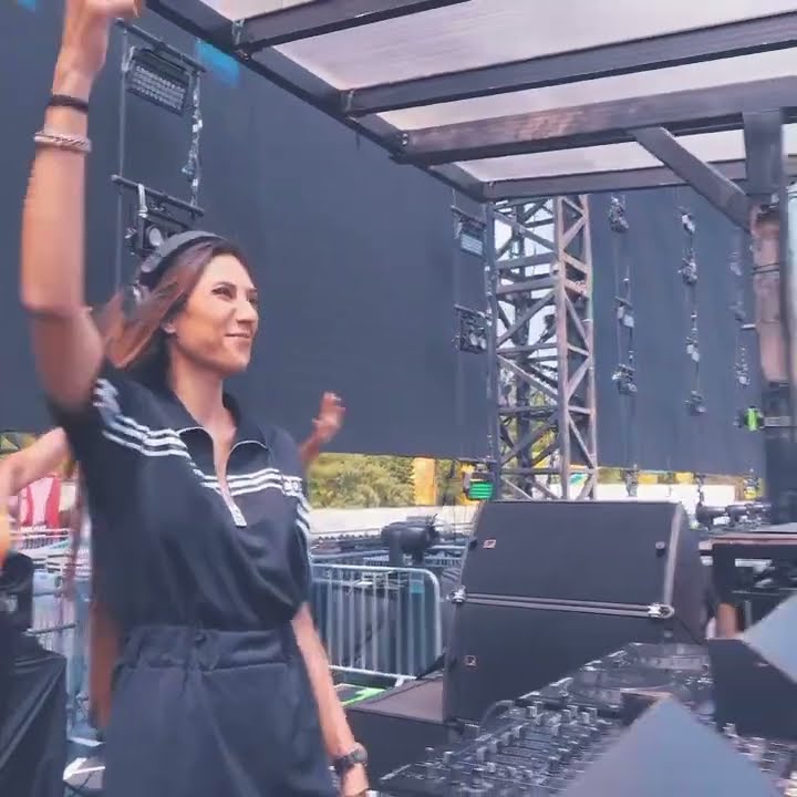 Good vibes and great music - MANDA MOOR ! 🎡💃😎 #rave #housemusic #techno ...