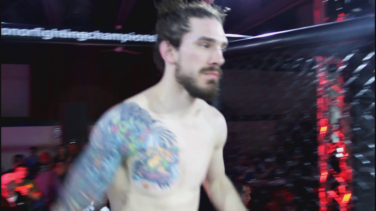 Andrew Law vs Reggie Merriweather - YouTube