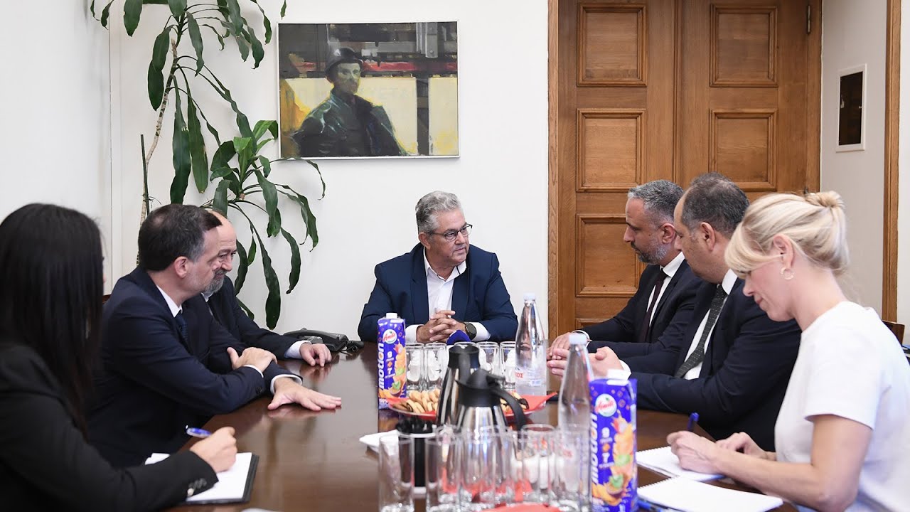 Συνάντηση του Δ. Κουτσούμπα με τους δημάρχους Βηθλεέμ και Αθήνας - YouTube
