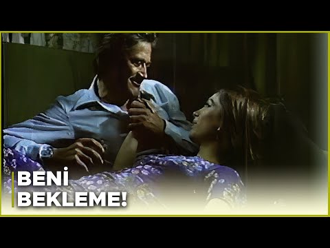 Görünmeyen Düşman Türk Filmi | Orhan Komiser, İşlerden Evin Yolunu Zor Buluyor