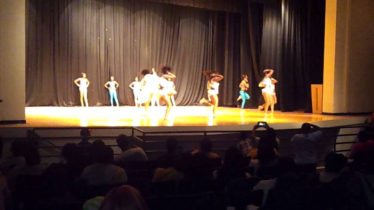 Models Dance The Halls - YouTube