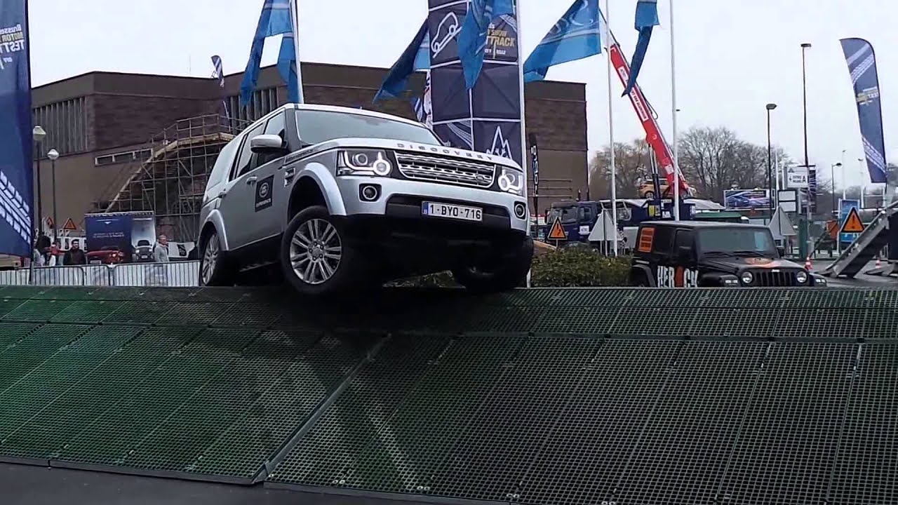 Range Rover, Porsche, Jeep, Mercedes and BMW on obstacle course - YouTube