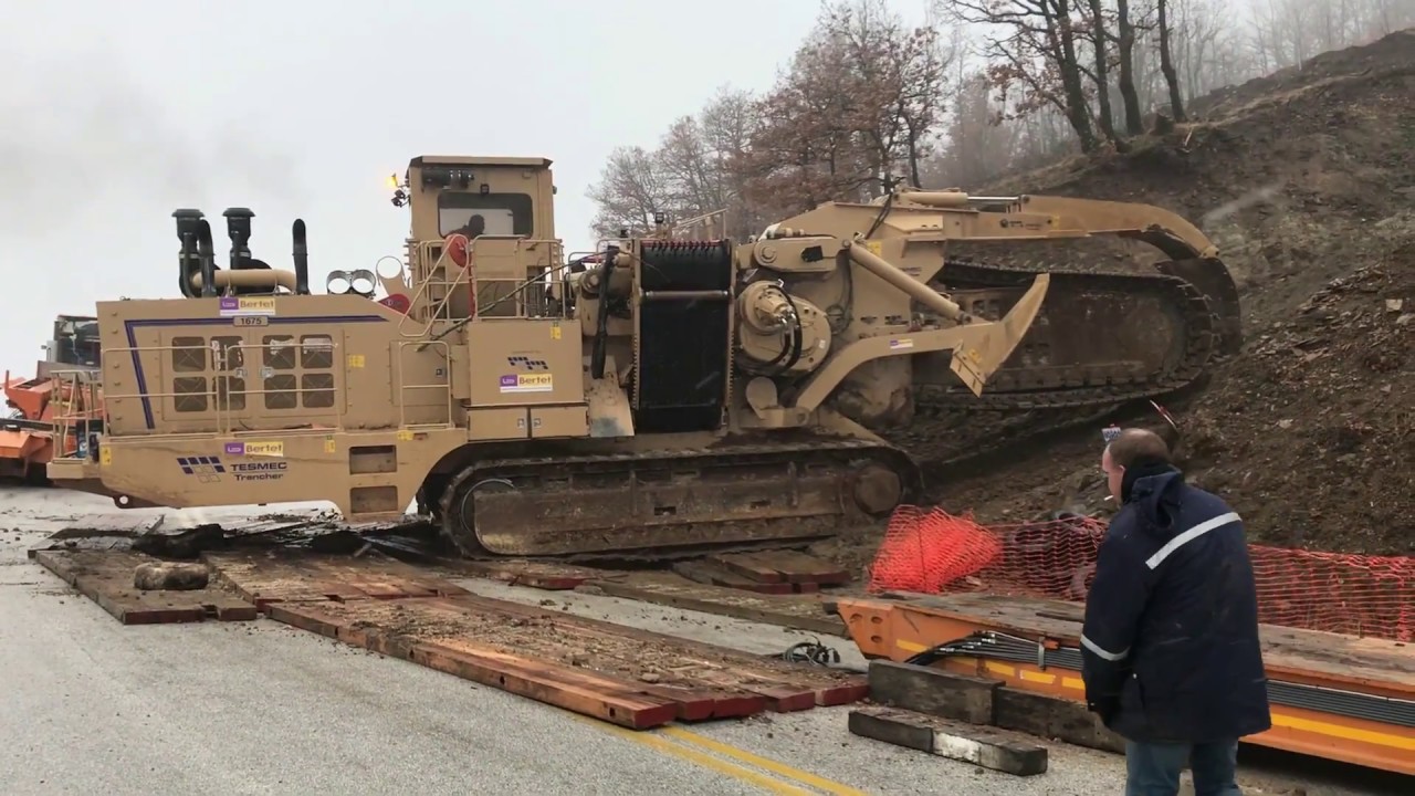 Transporting The 155 Tonnes Tesmec 1675 Trencher - Fasoulas Heavy ...