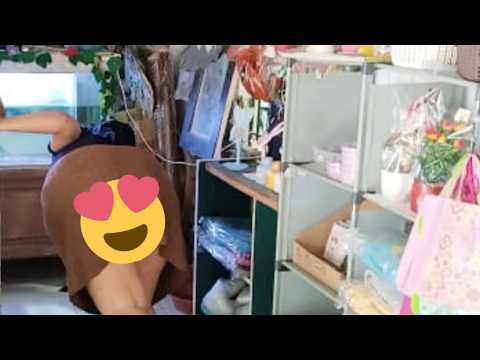 Membuka paket dan merubah posisi kursi diruang tamu