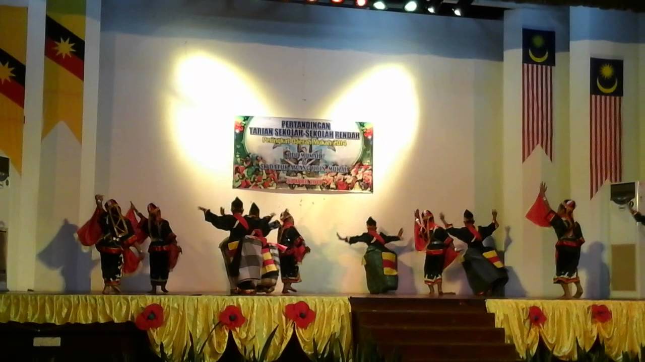 Kumpulan Anak Seni Citra - Bidayuh Rejang Beuh - YouTube