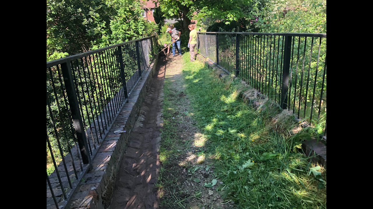 RAMBLERS OLDHAM 9TH FOOTPATH CLEARANCE 2021 - YouTube