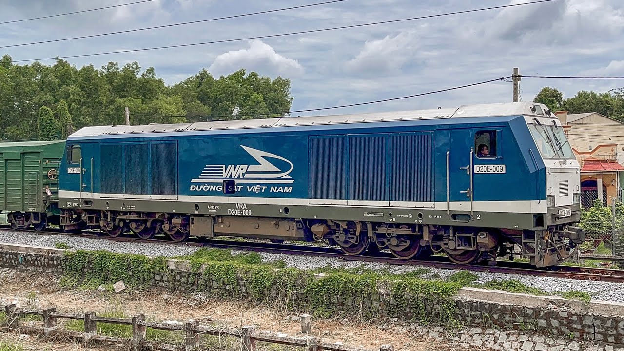 [450] Đầu máy Đức | D20E-009: SE22 đổ dốc cầu Gò Dưa (11h15, 06.06.2023 ...
