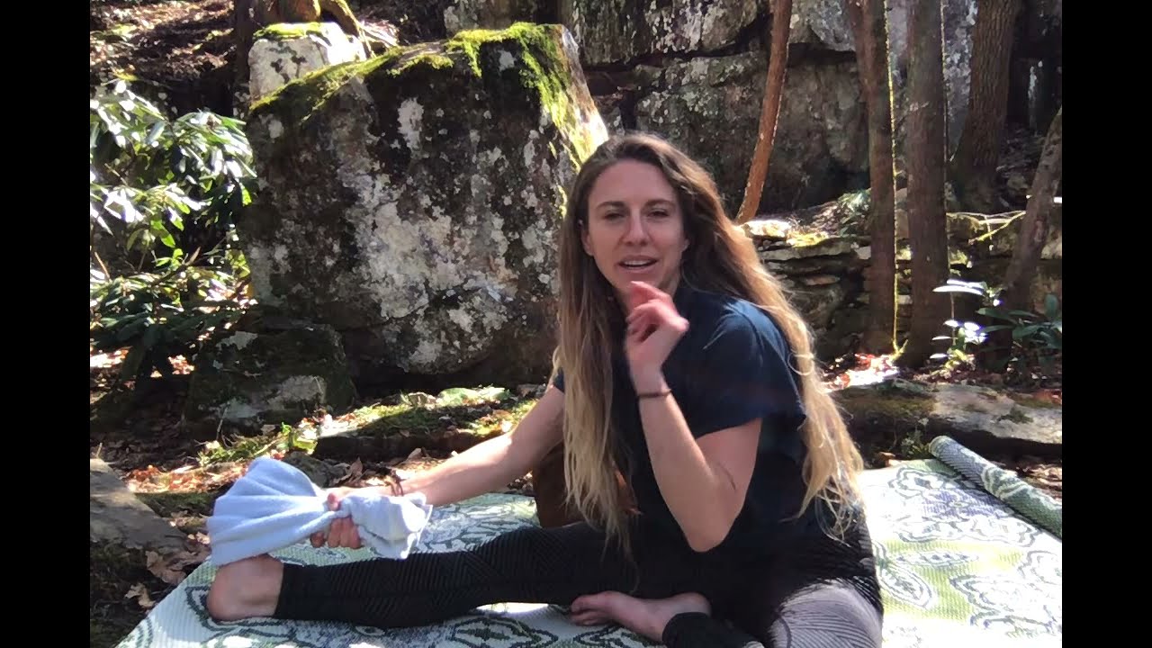 Yoga for Hikers' Feet - YouTube