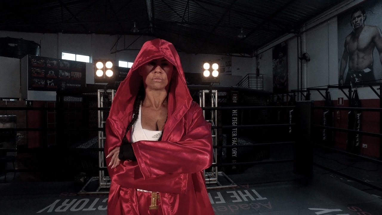 Fernanda Fé - Blindadona (Video Clipe Oficial) - YouTube