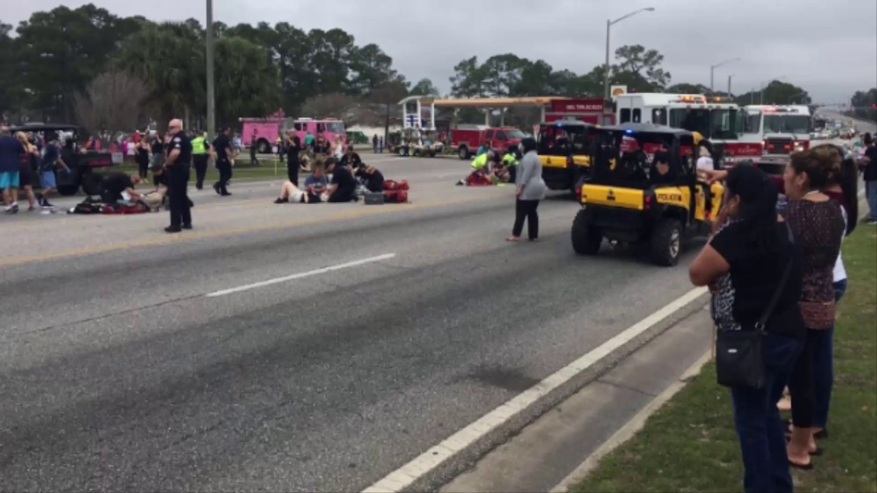 11 wounded as car crashes into marching band at Mardi Gras parade - YouTube