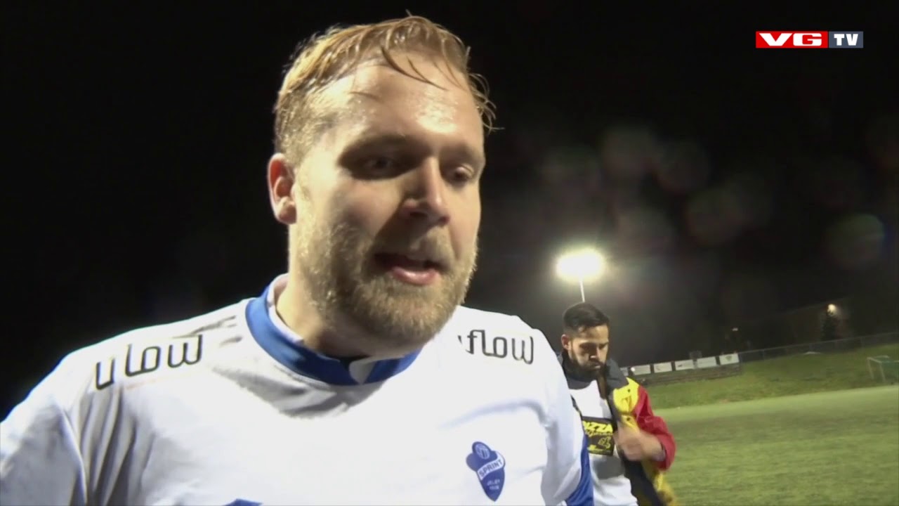 Jon Martin Henriksen prøver seg som fotballspiller - YouTube