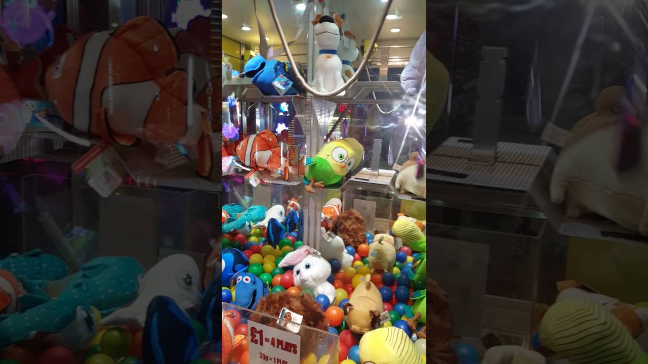 Claw machine - YouTube