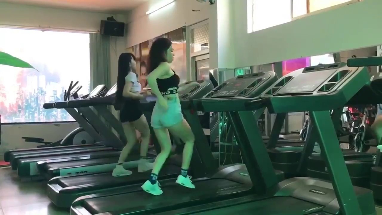 Sexy Girl Dance on Running Machine. - YouTube