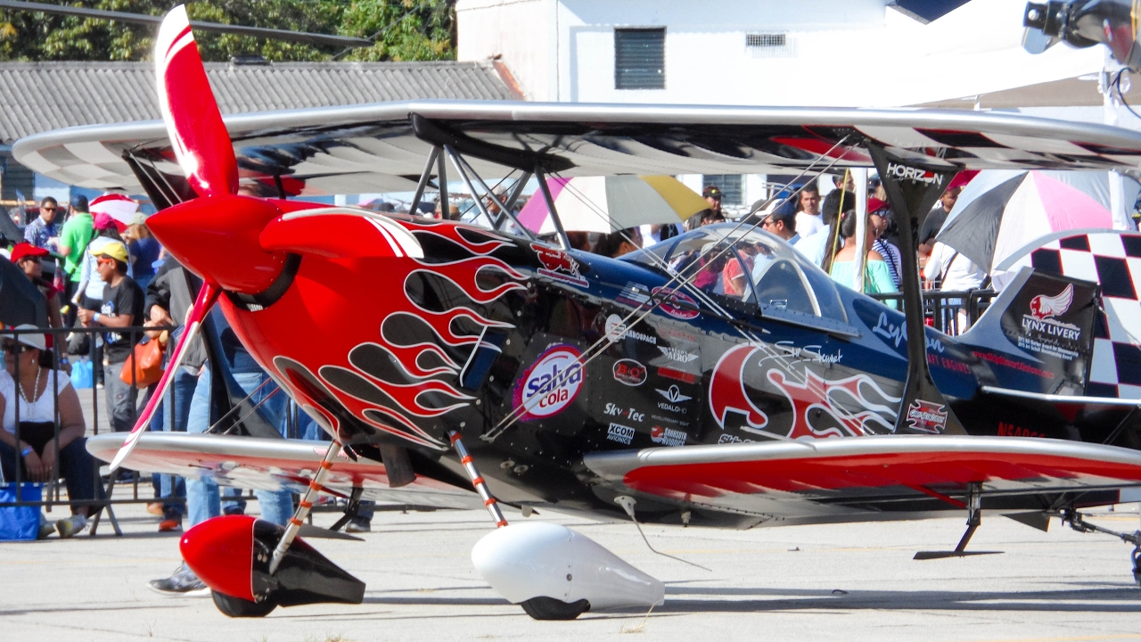Skip Stewart en el Ilopango Air Show 2017 - YouTube