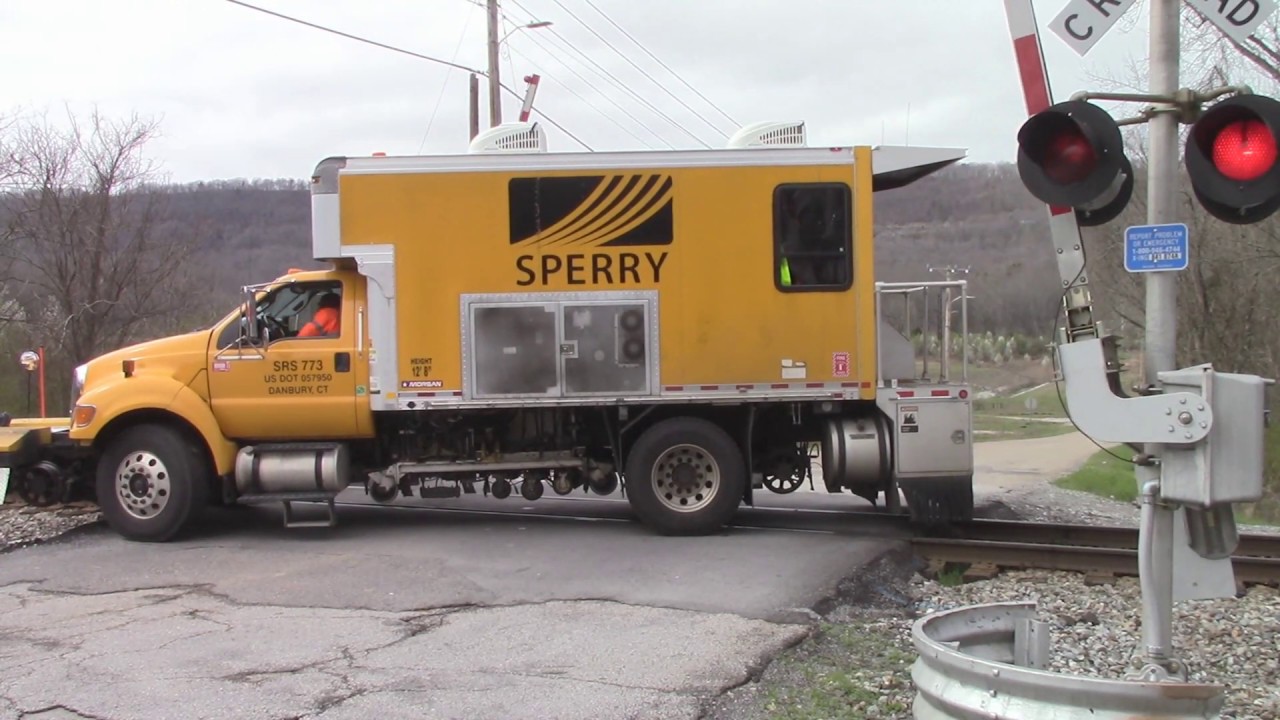 Sperry Rail Services Truck Gets Out of the Way for NS 215 in Rockwood ...