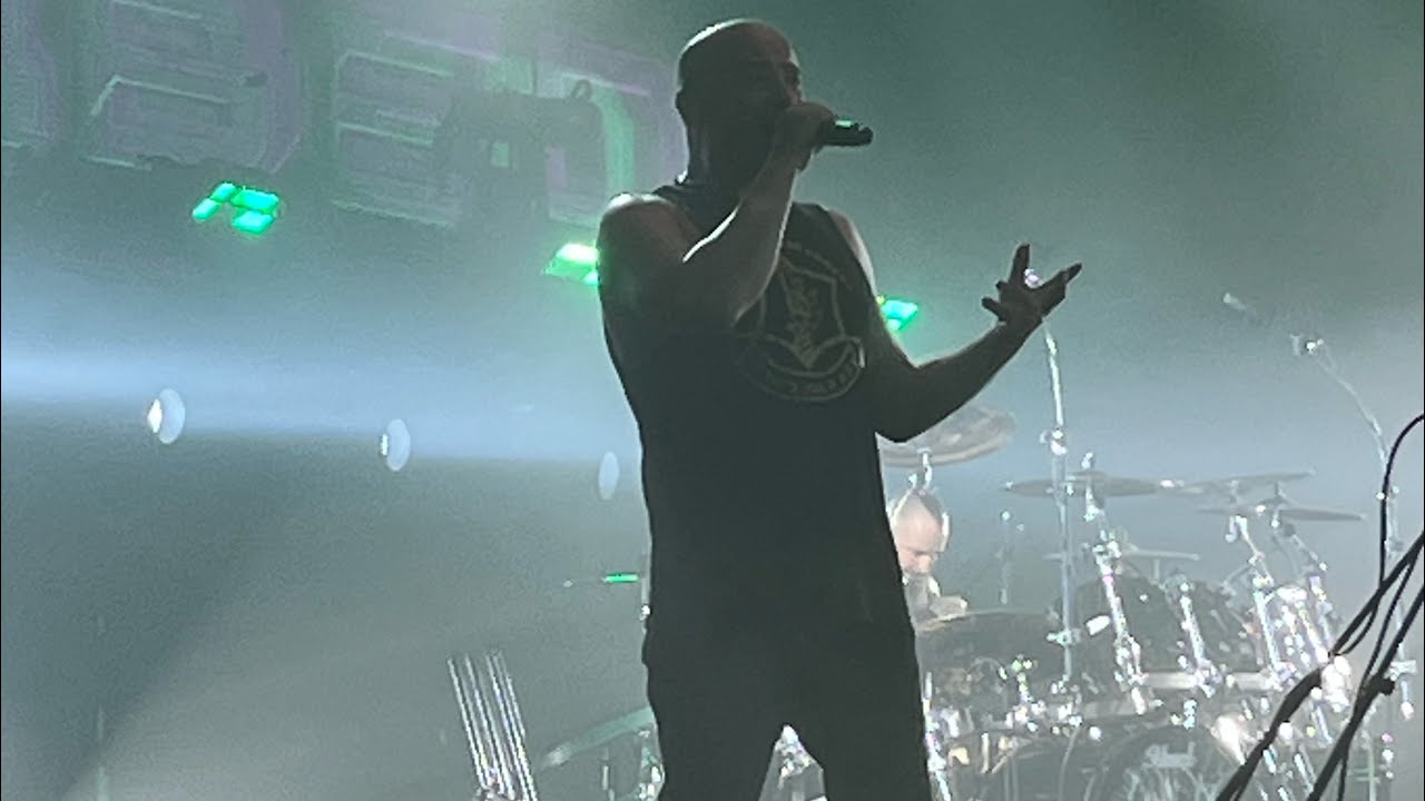 Disturbed in Israel -David Draiman sings the “Tikva”. - YouTube