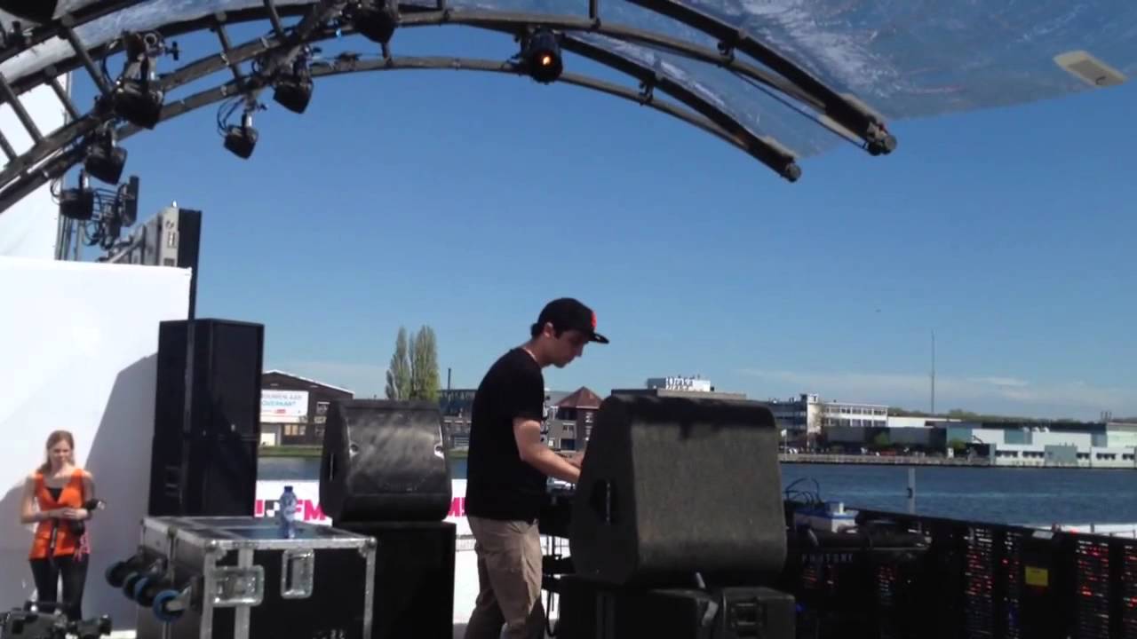 Nicolas Corbin opening part 1 @ Q-day Slam!FM 30-4-2012 - YouTube