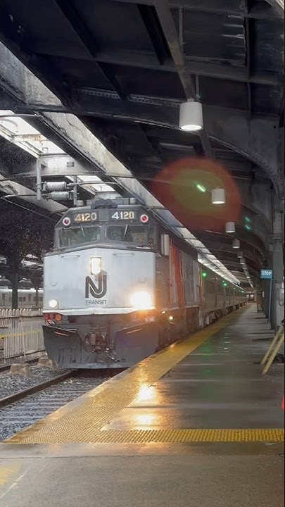 NJ Transit F40PH-2CAT 4120 at Hoboken on a snowy day w/ slight K5LA horn show #bergenline # ...