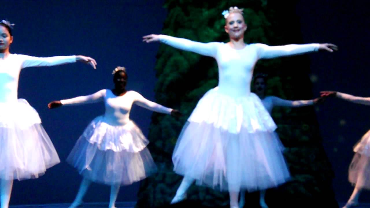 Snow Scene from the Nutcracker - YouTube