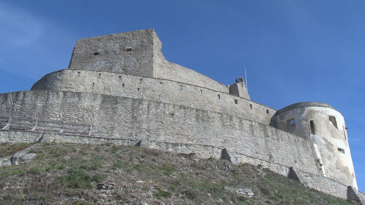 Ilyen lett a megújult dévai vár - YouTube
