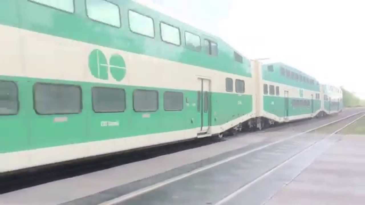 Go train Milton line Wolfedale rd crossing - YouTube