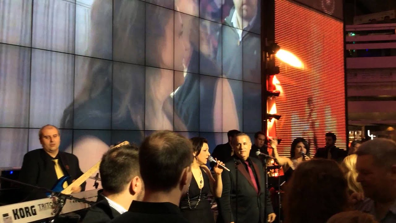 The Showmen Montreal #1 Party Band - YouTube