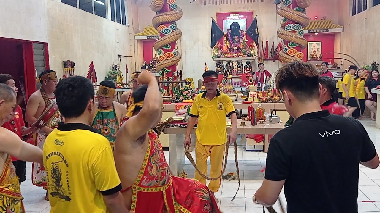 Trances & Burning Offerings for Zhang Gong Sheng Jun's (張公聖君) Birthday ...