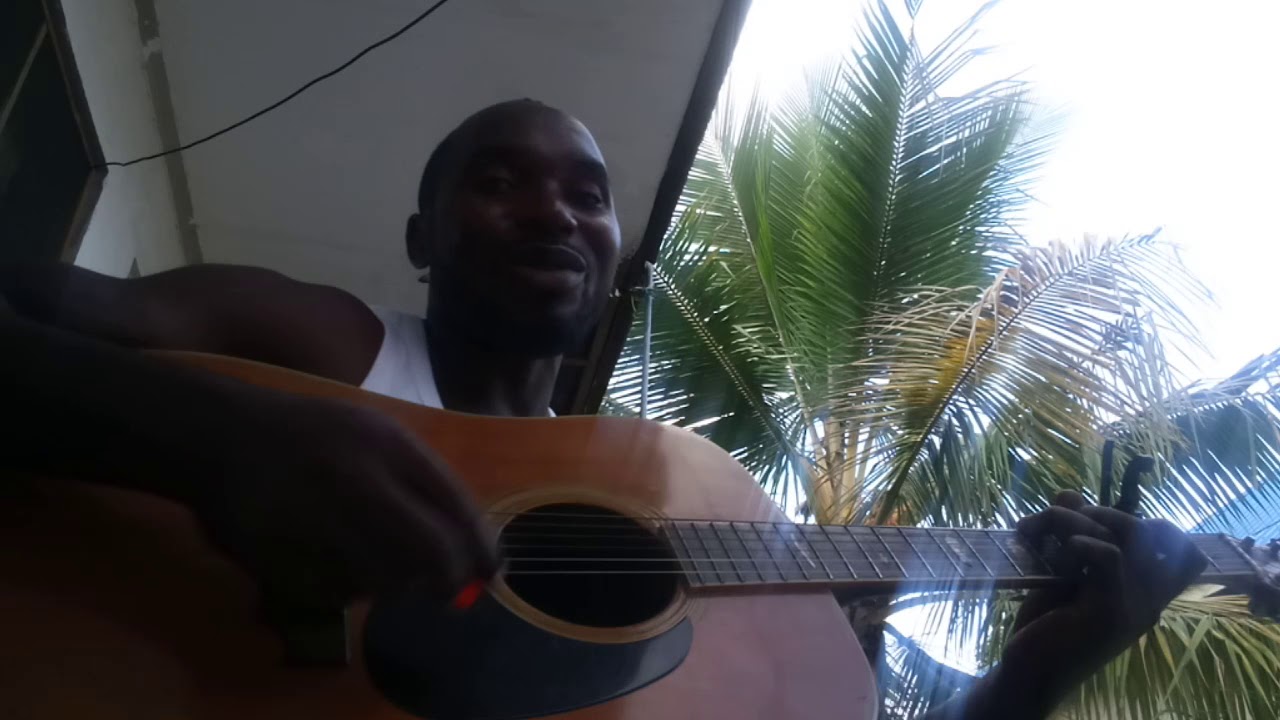 Gift mwamba azidi kuonyesha uwezo wake wa kupiga gitaa ebu Tizama ...