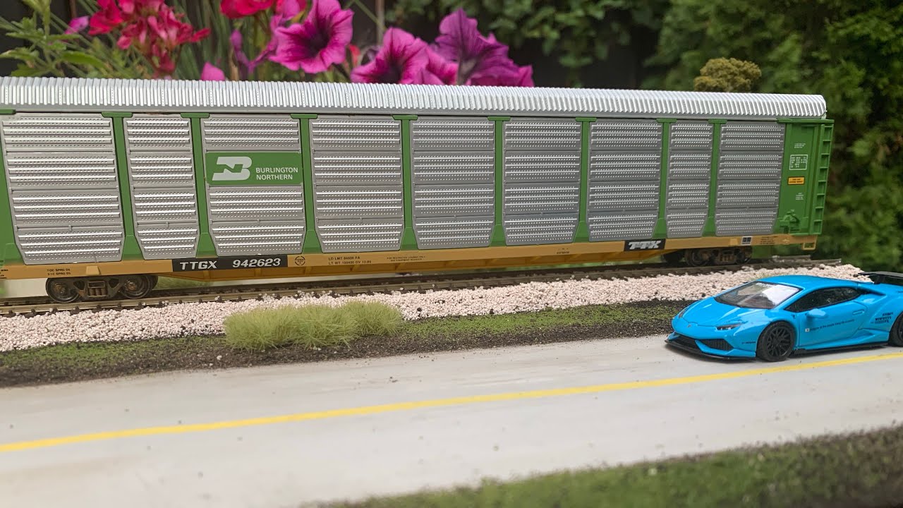 Ho Scale Walthers Autoracks - YouTube