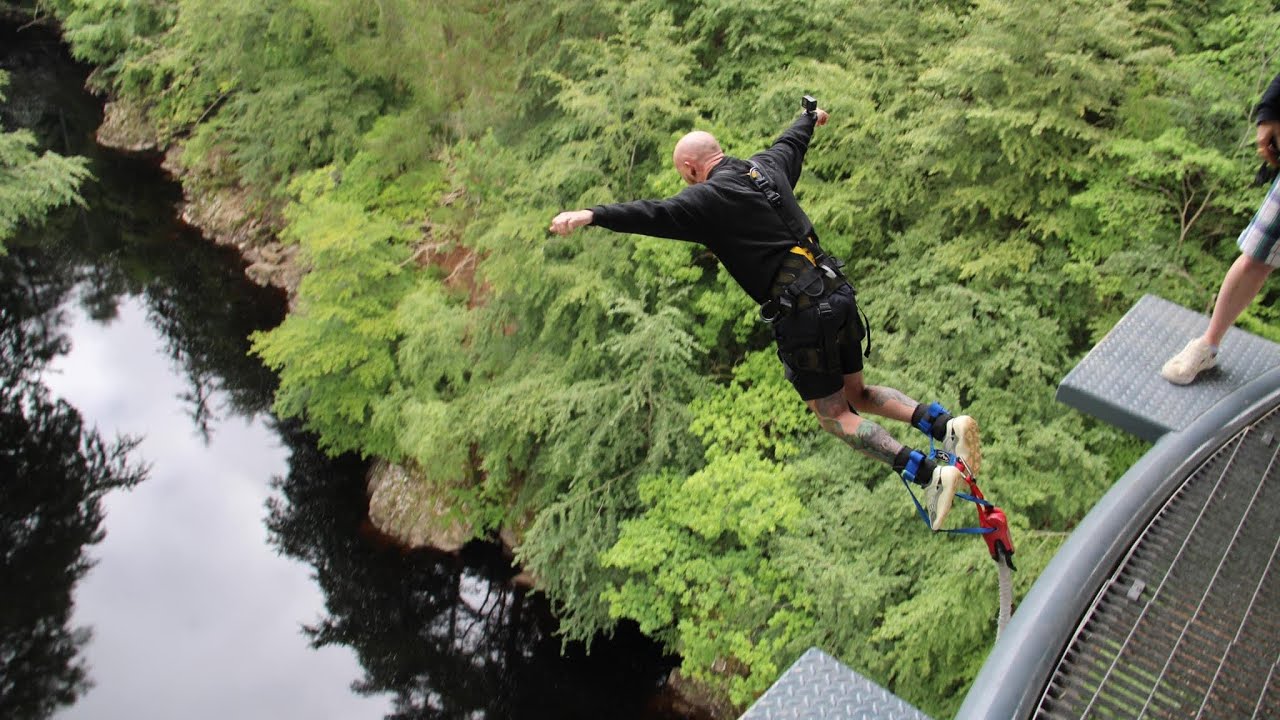 JUMPING OFF A BRIDGE FOR FUN IN SCOTLAND 🏴󠁧󠁢󠁳󠁣󠁴󠁿 - YouTube