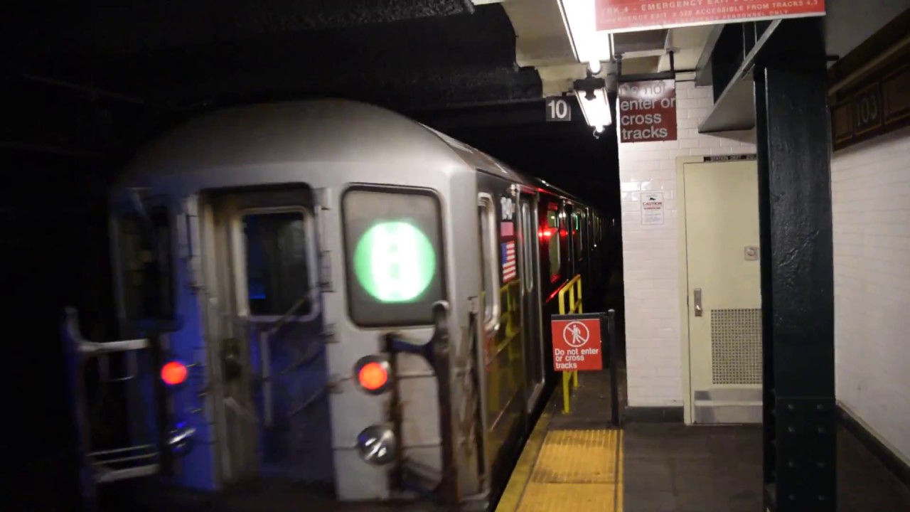 Bronx-bound R62A (6) train leaving 103rd Street (IRT Lexington Avenue ...