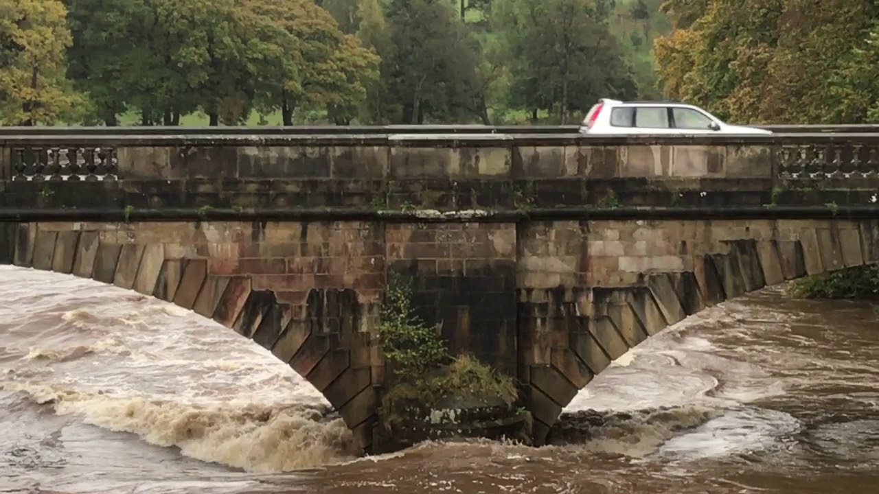 River Lune bursts its banks and floods Lune Valley - YouTube