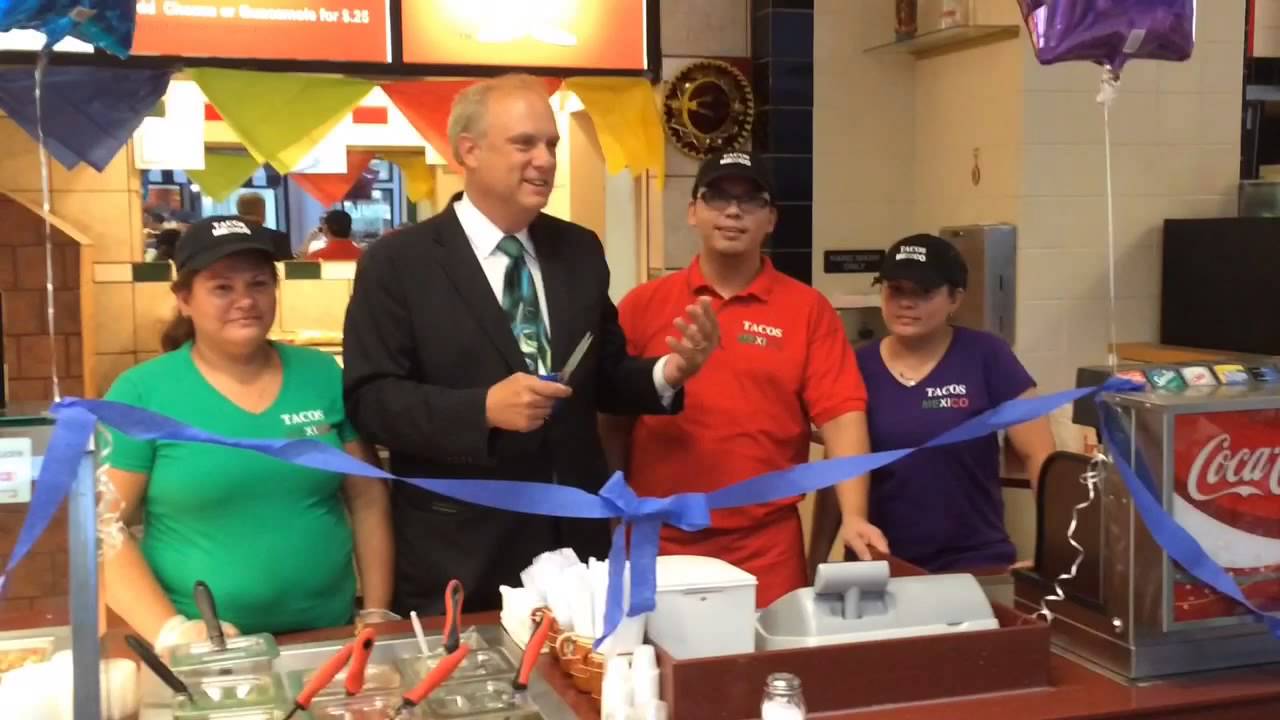 Worcester Mayor Joseph Petty cuts the ribbon at Taco Mexico - YouTube