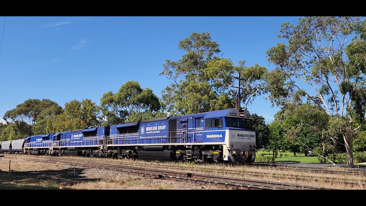 Manildra grain train with locos MAN004, MAN006 & MAN011 at Junee, NSW ...