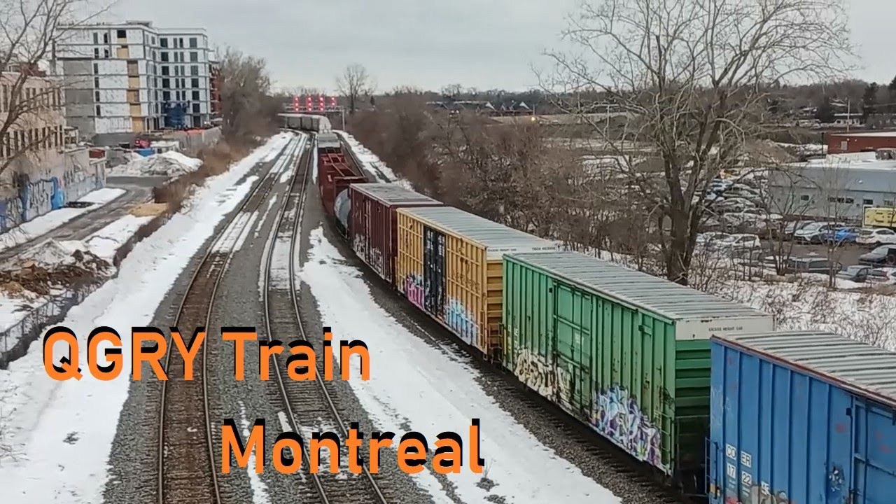 2 12 24 NORTHBOUND QGRY TRAIN SEEN FROM MONTREAL ROCKLAND ST OVERPASS ...