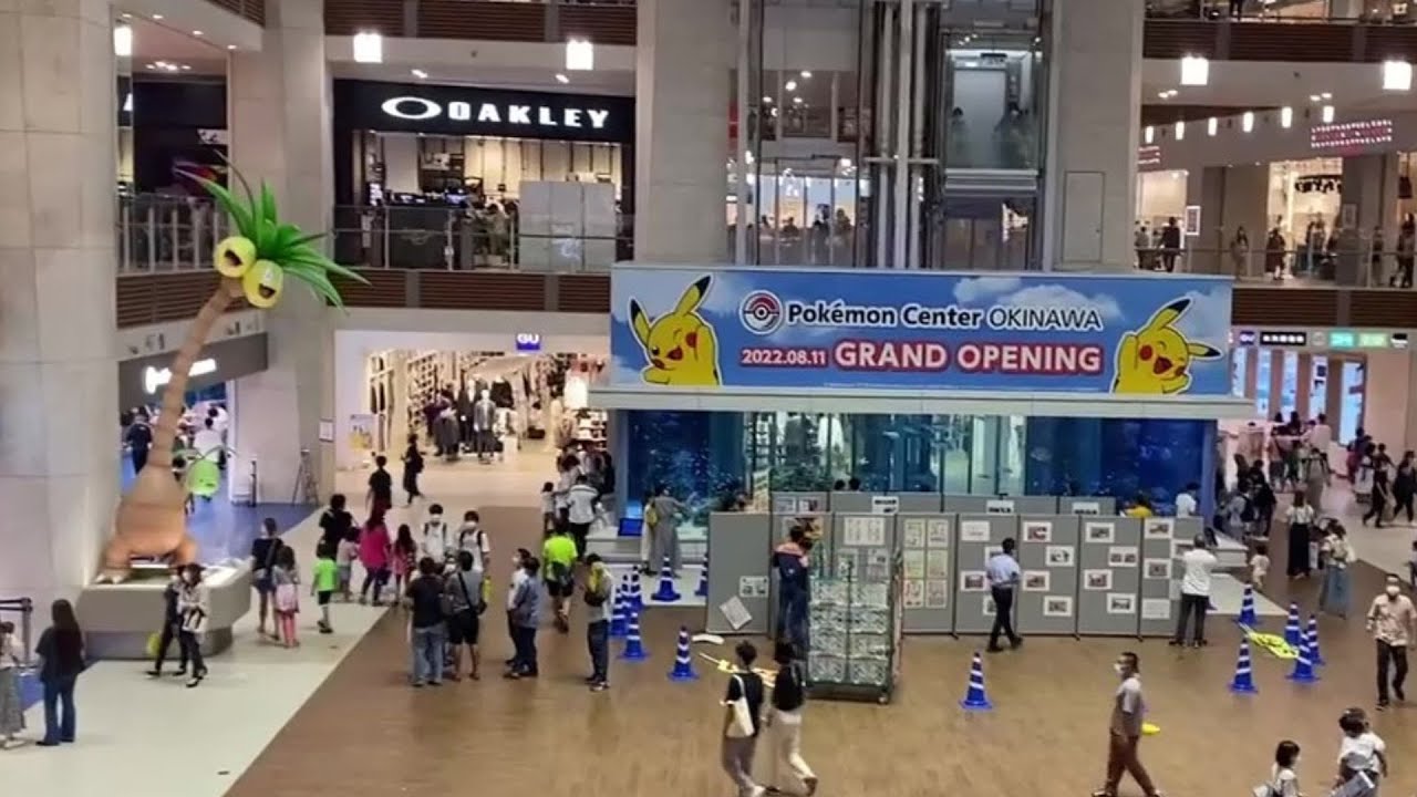 Visiting the Pokémon Center - Special Request - YouTube