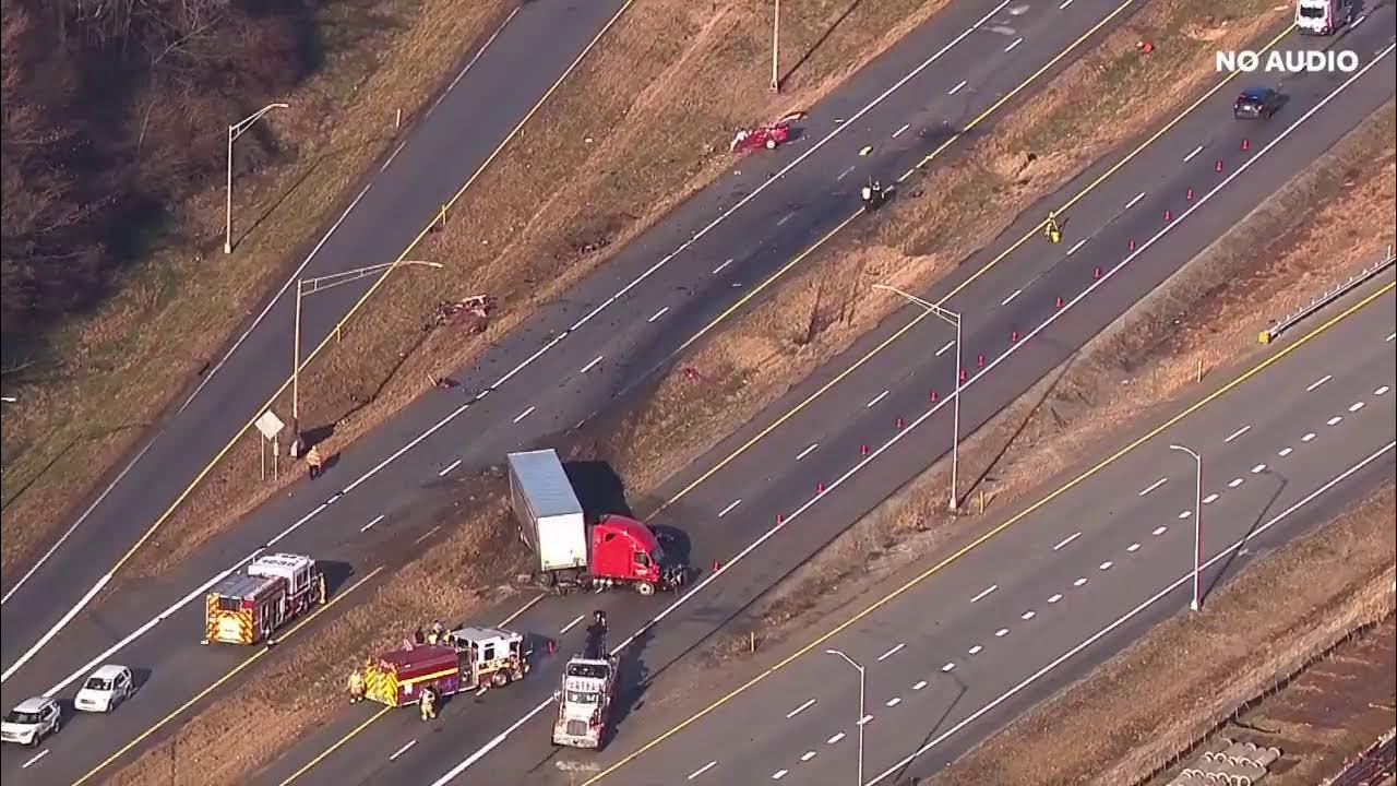 Deadly crash shuts down Watterson Expressway - YouTube