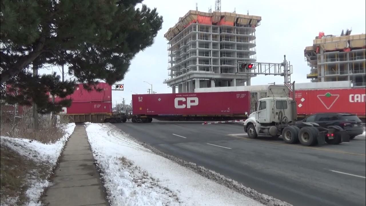 CPKC 112 intermodal/autorack train at Islington & Steeles. - YouTube