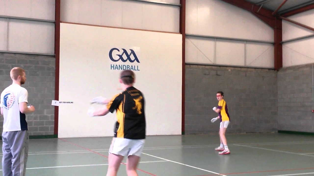 Ballacolla one wall handball - YouTube