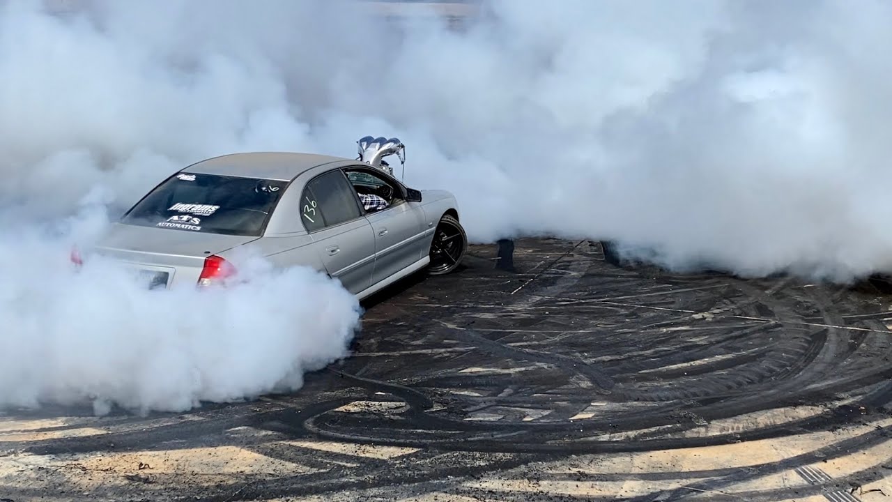 BLWNVY Going off it’s head at Wagga Speedway! - YouTube