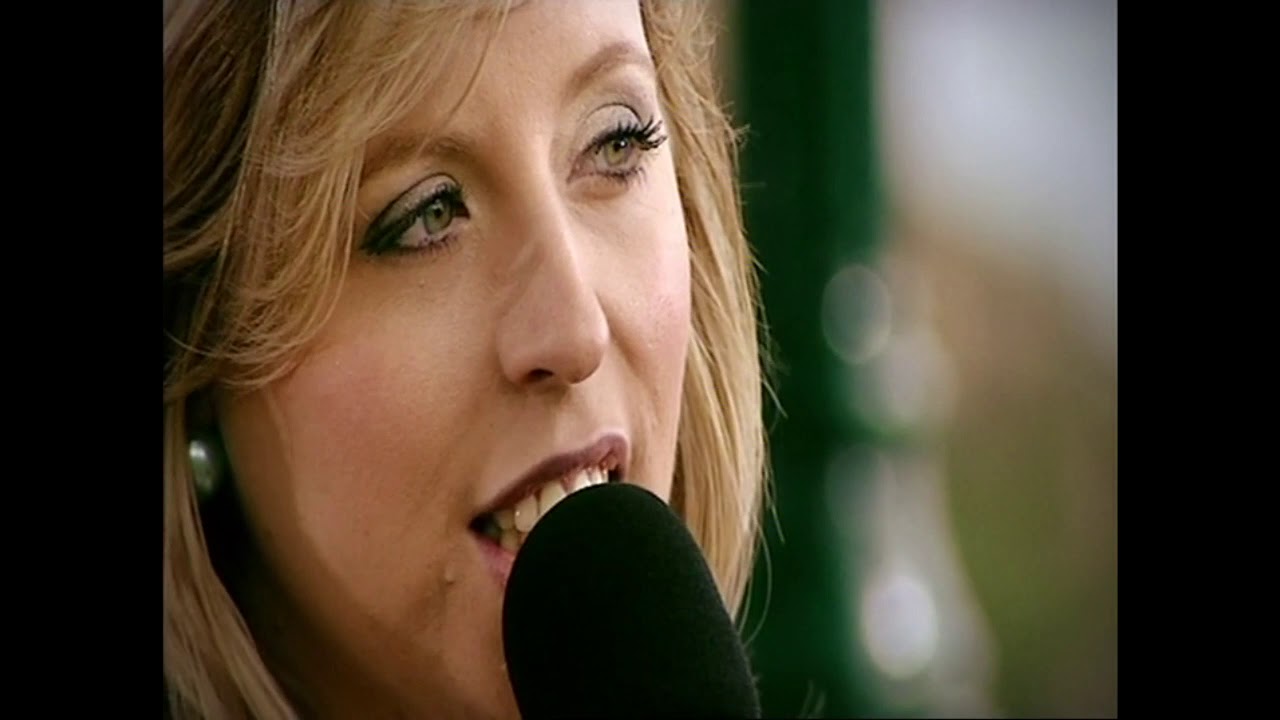 Lisa Pedrick - Cwmwl 9 - YouTube