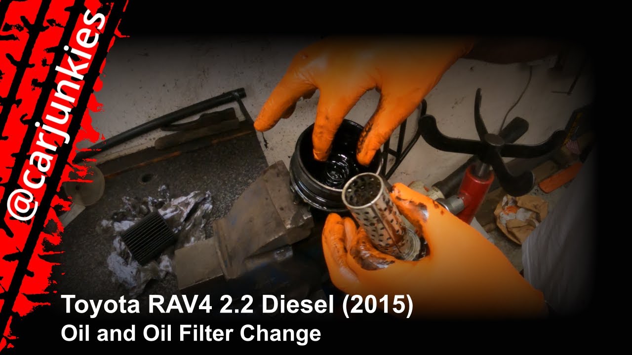 Toyota RAV4 2.2 Diesel (2015) - Oil and Oil Filter Change - YouTube