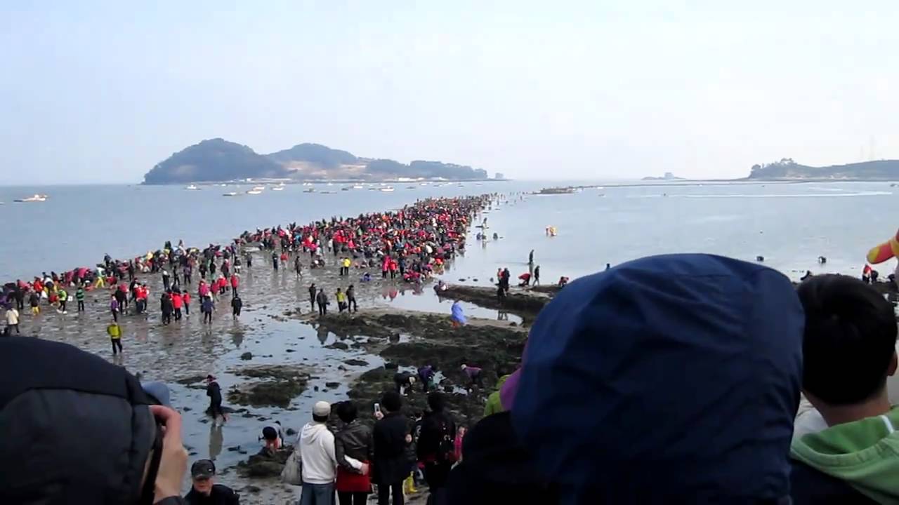 Jindo Sea Parting Event - YouTube