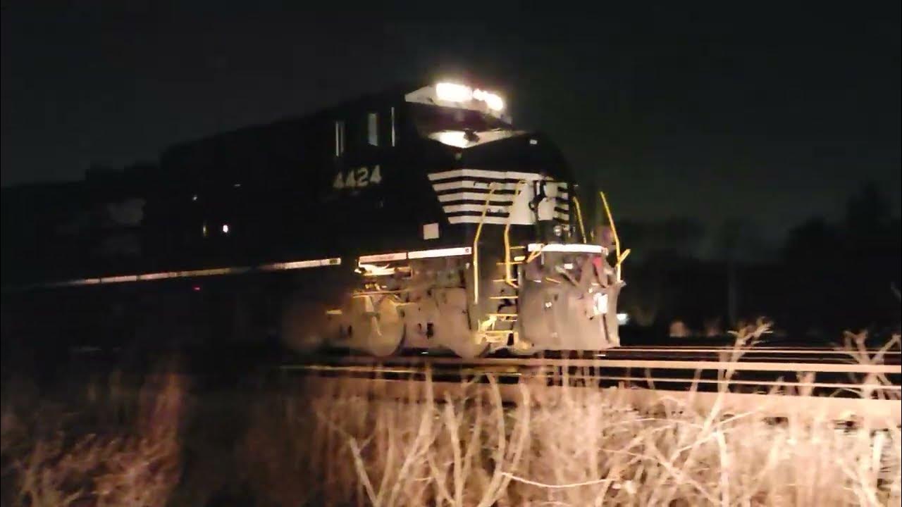 Eastbound NS manifest with a couple of CSX trailing in Northwood on 3/5/2022 - YouTube