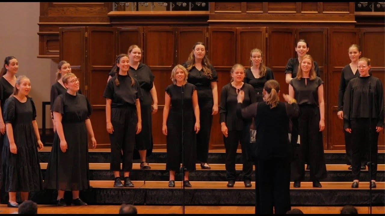 Aurora | 'Kalá kallá' an excerpt from Five Hebrew Lovesongs - YouTube