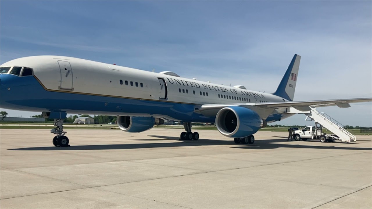 First Lady Jill Biden's plane arrives at Grand Rapids airport - YouTube